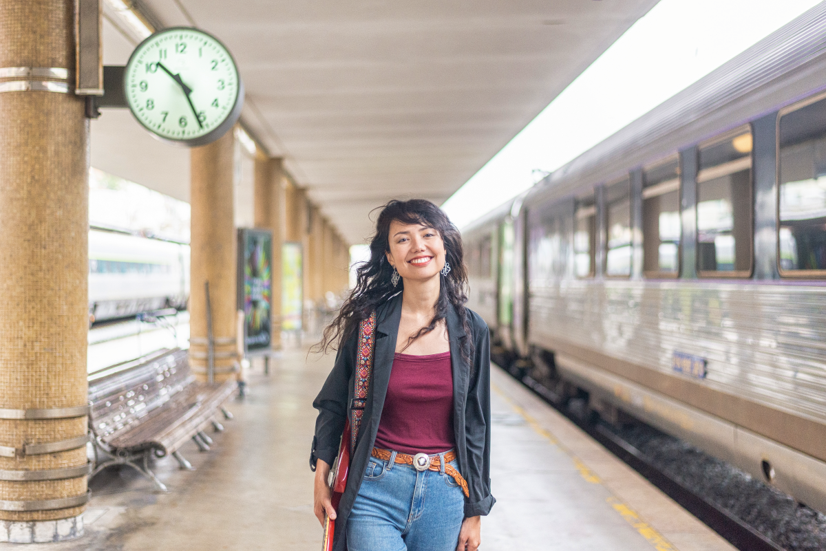 Lika lança primeiro tema em português